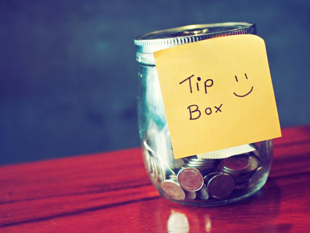 Tipping in the UK – Is it Customary to Tip in the UK?