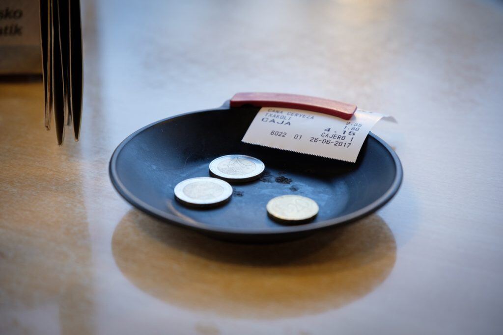 Tipping in Canada - Is it Customary to Tip in Canada?